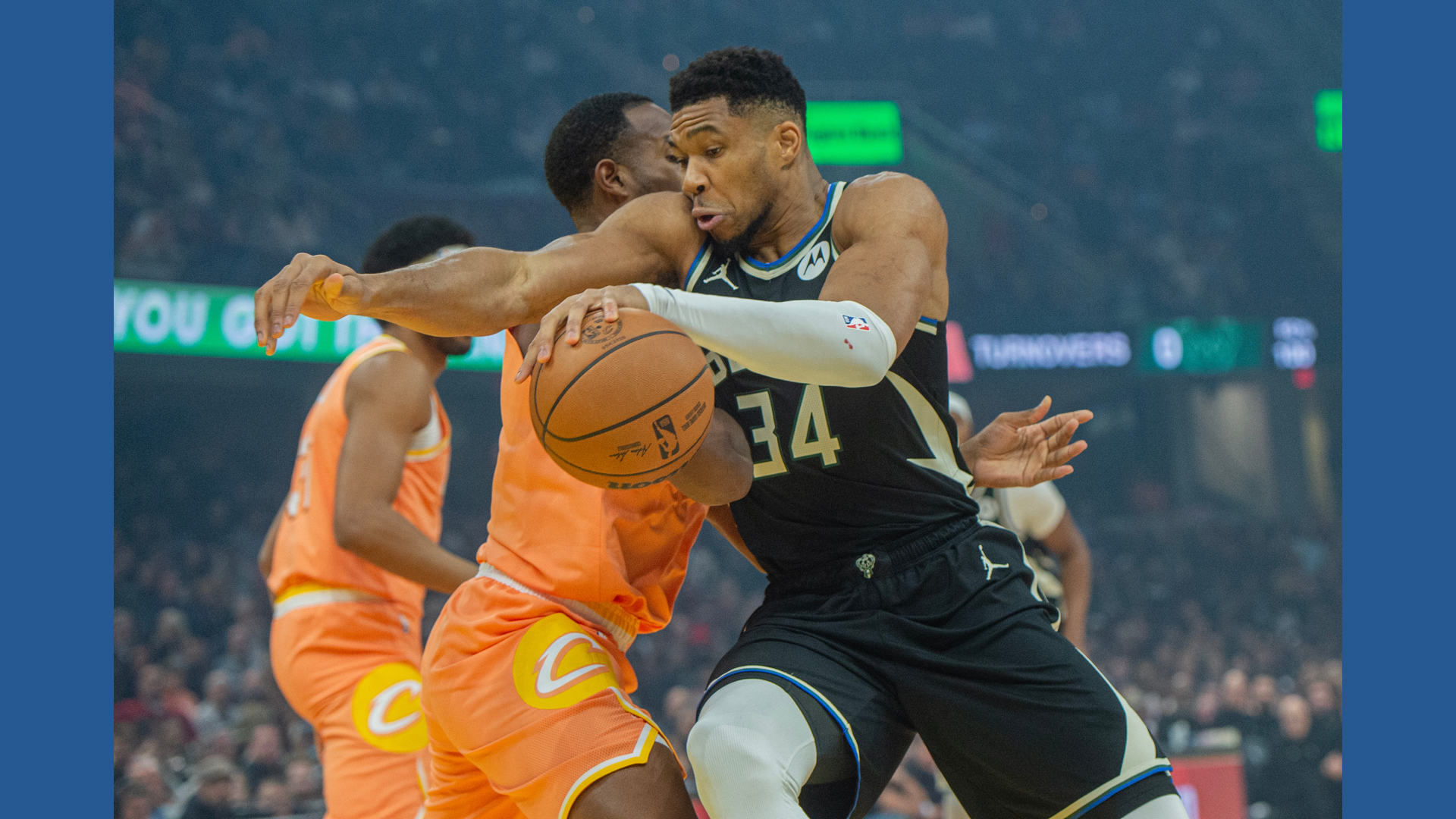 Bucks' Giannis Antetokounmpo leaves game early vs. Cavaliers due to a ...