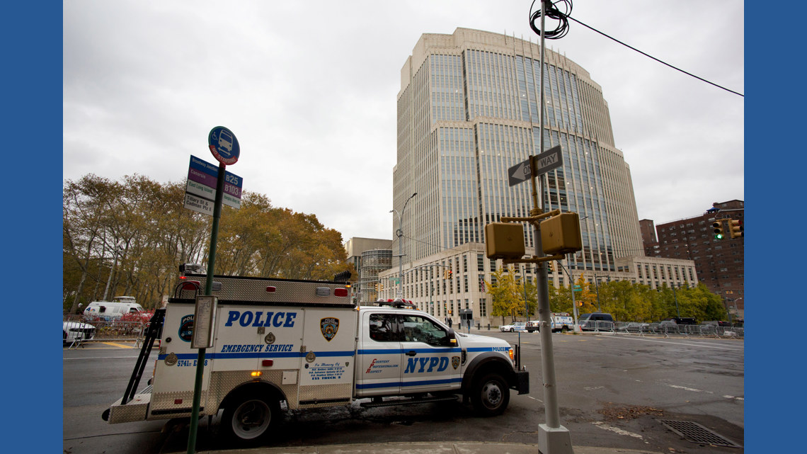 Alleged plot to bribe a juror with $100,000 upends former heavyweight ...