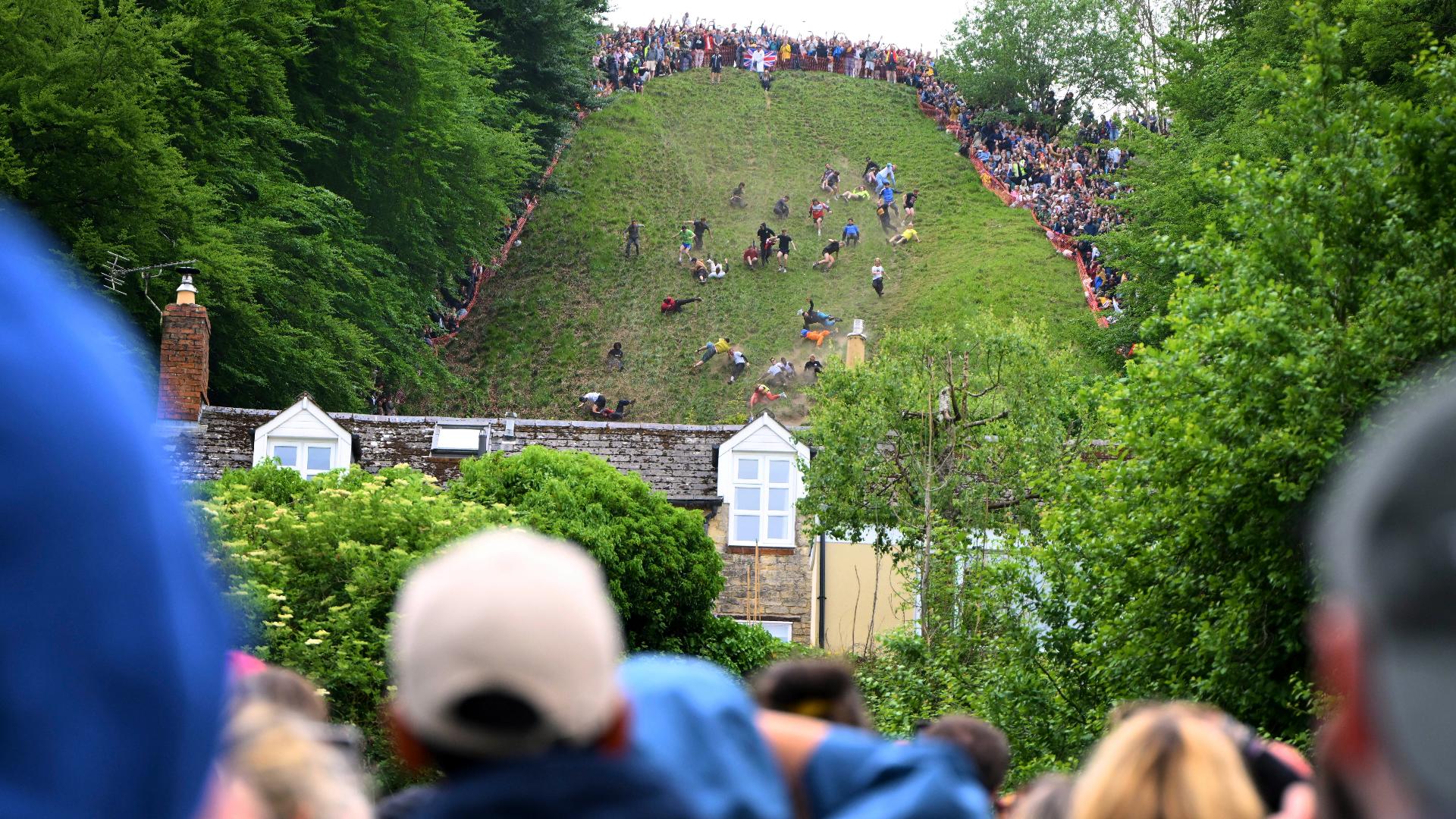 PHOTOS: Cooper’s Hill cheese-rolling race returns in 2025 | wtol.com