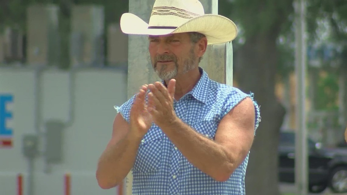'Cowboy Dave' travels hundreds of miles to comfort people in town where ...