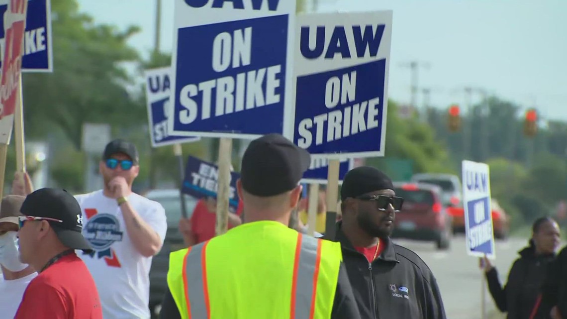Average consumer could see impacts from ongoing UAW strike | wtol.com