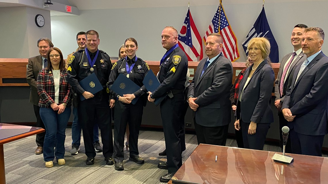 3 Gahanna police officers honored for efforts in I-70 bus crash | wtol.com