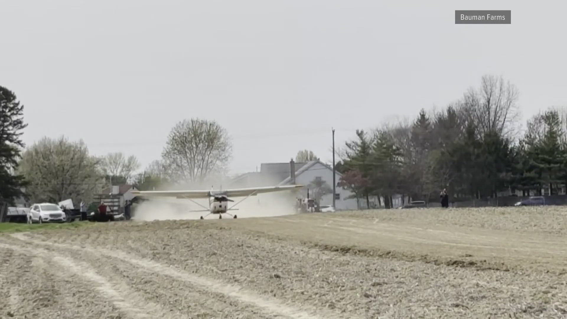 Farmer aids pilot after plane lands in Ohio cornfield | wtol.com