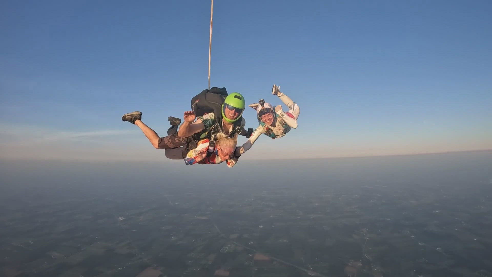 86-year-old Kim Knor aims for 1,000 skydives | wtol.com