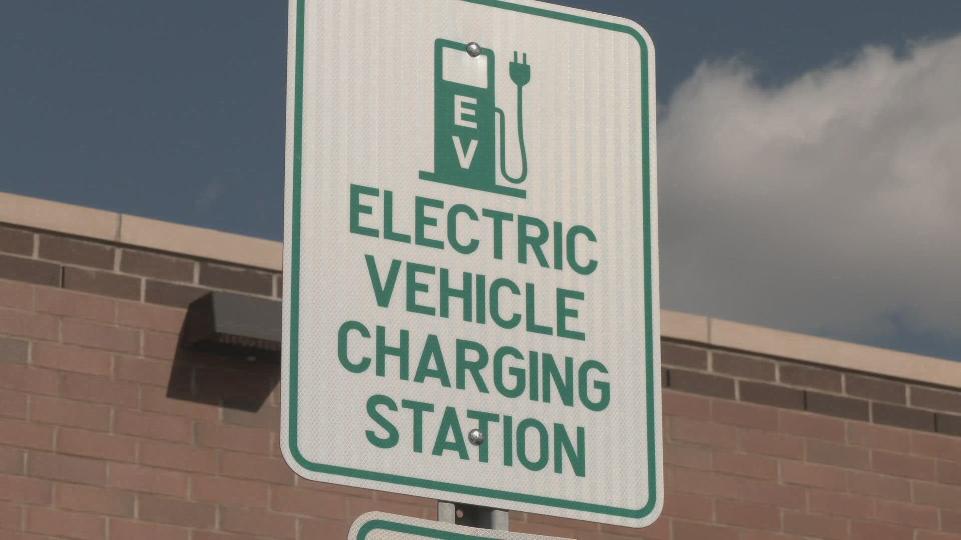 Ohio Turnpike reaches EV charging milestone | wtol.com