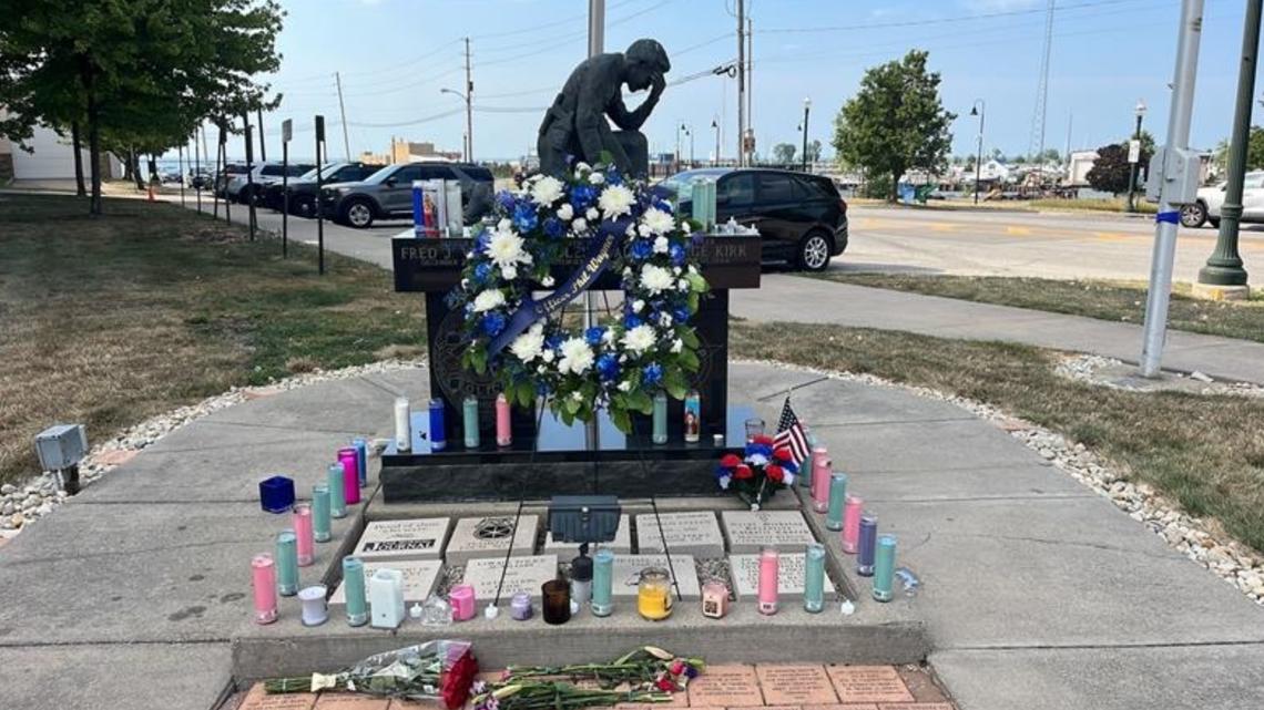 Lorain unites to honor 3 officers after ambush shooting | wtol.com