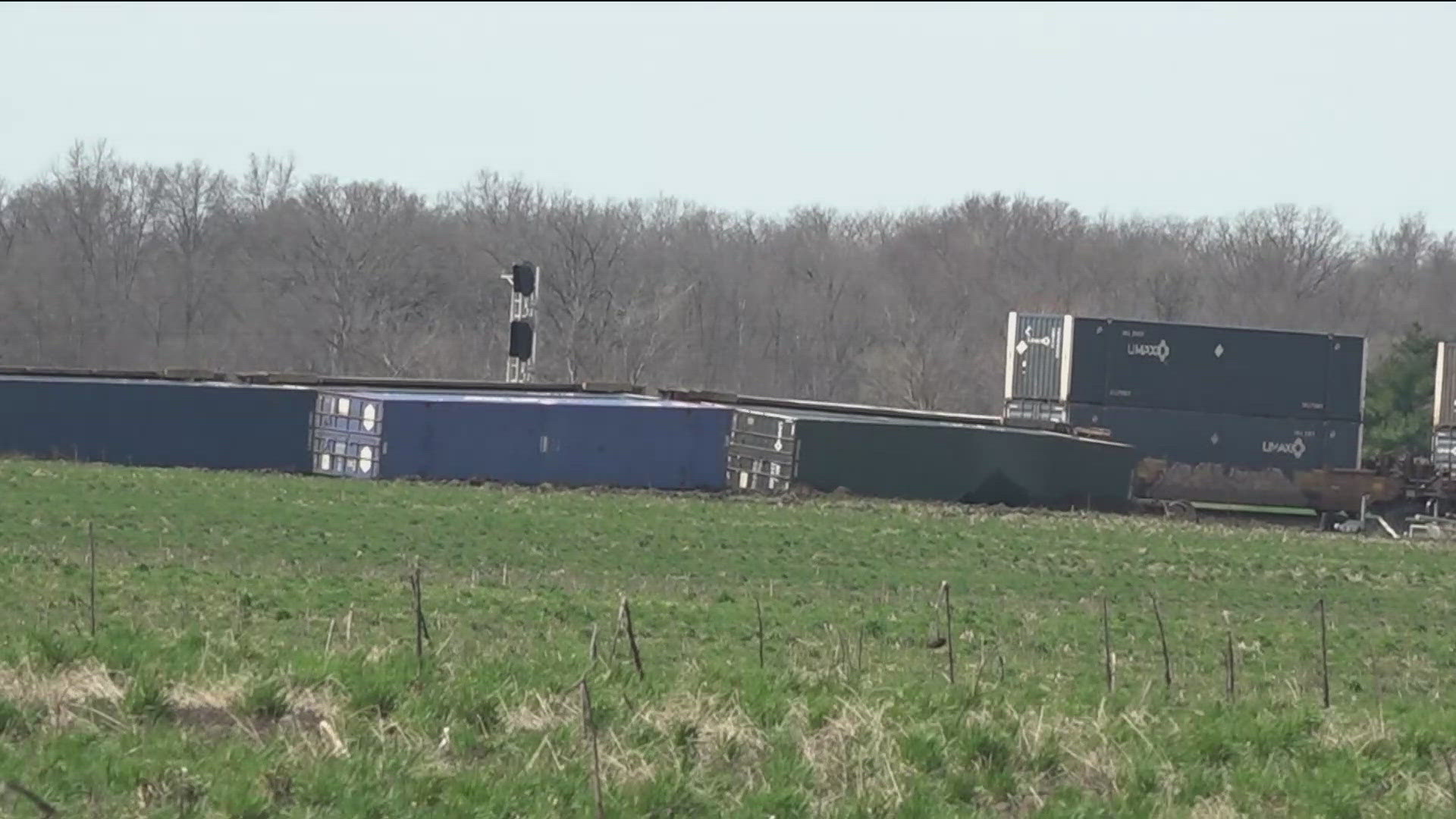 Train cars tip over in Hancock County, closing railroad crossing | wtol.com