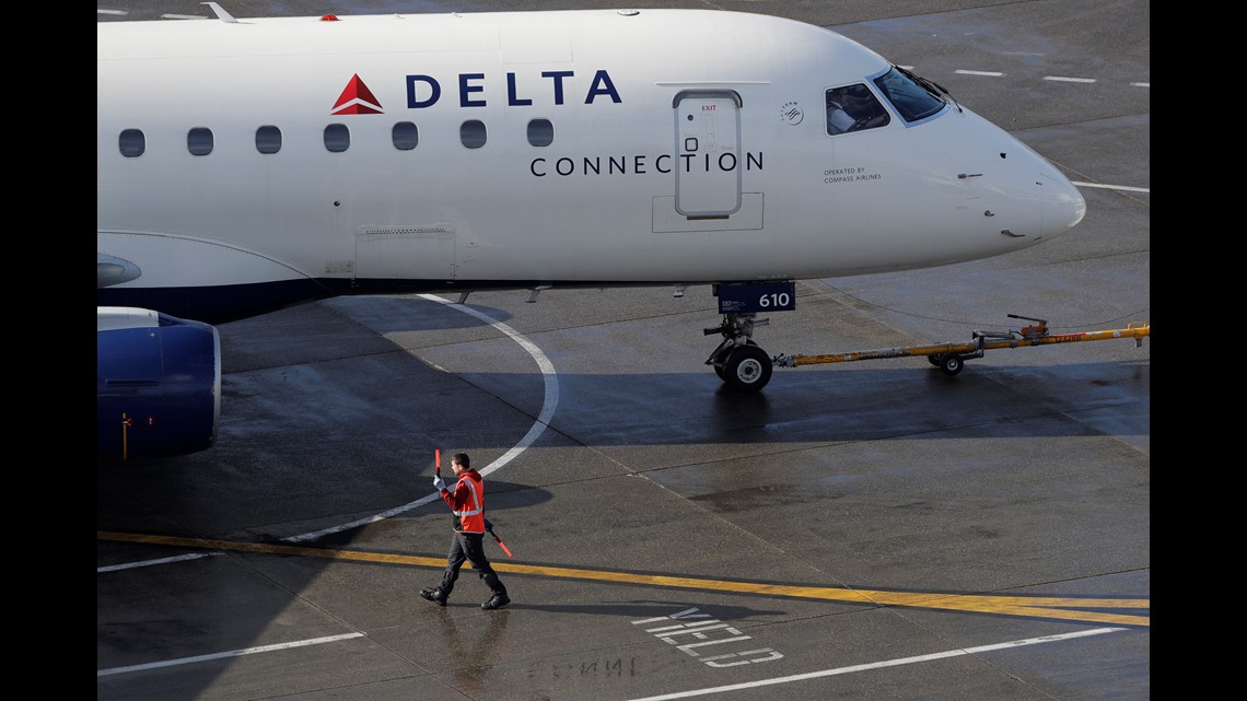 Rare mother-daughter flight crew pilots for Delta | wtol.com