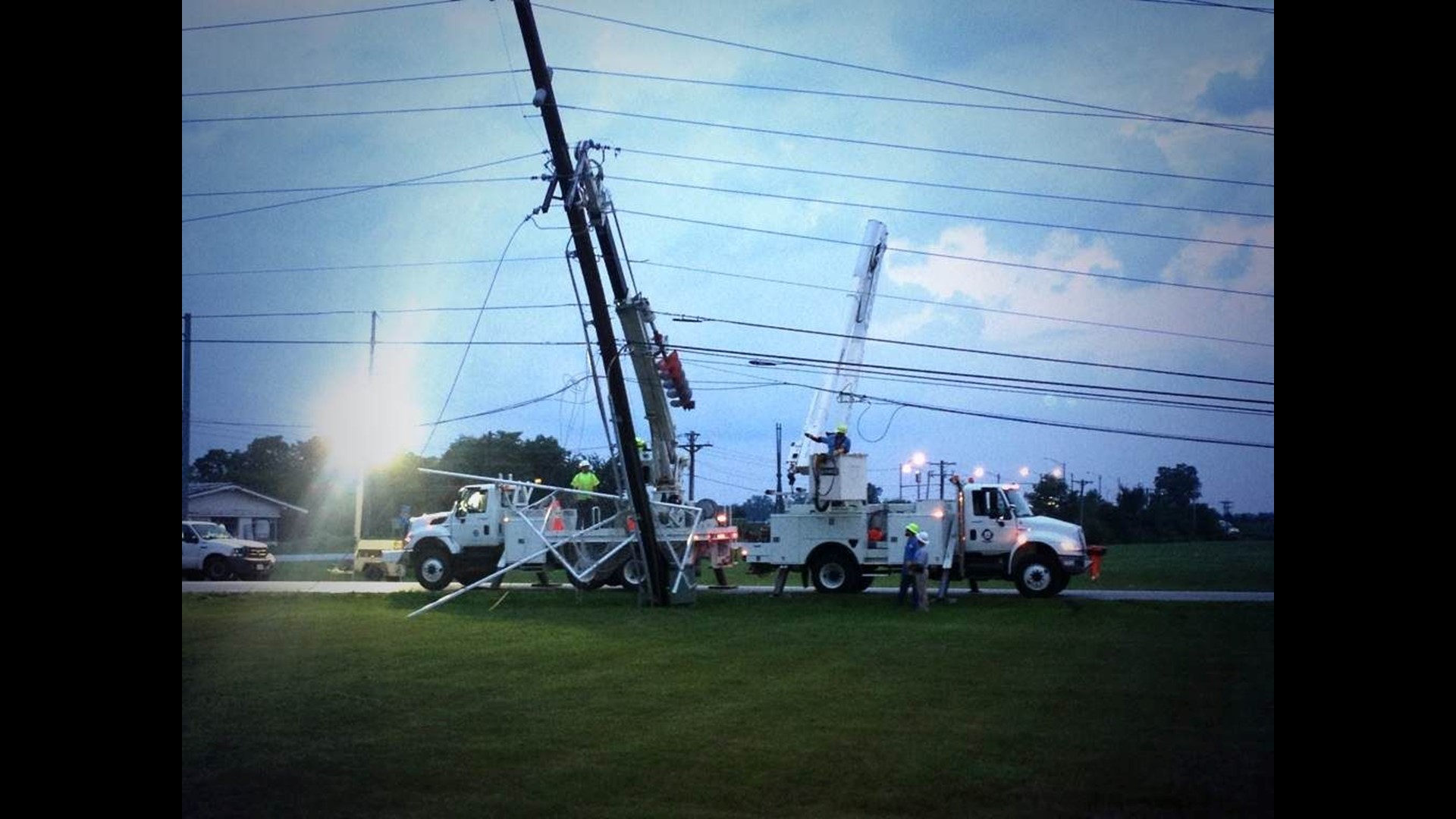 Severe thunderstorm causes extensive damage in Bowling Green | wtol.com Severe thunderstorm causes extensive damage in Bowling Green | wtol.com