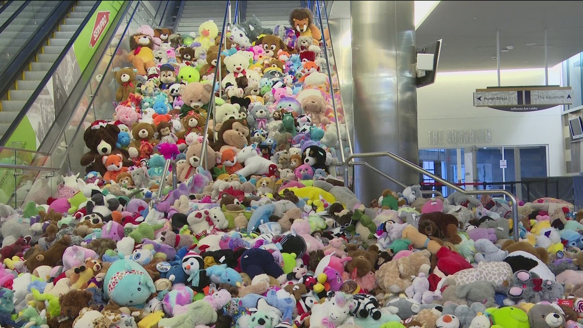 Toledo Walleye Teddy Bear Toss totals over 4,800 stuffed animals for ...