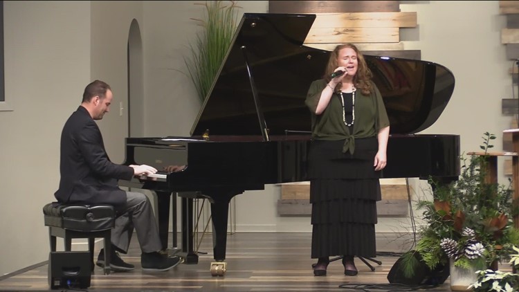 The secret to the ice slide: First Meteorologist Diane Phillips tests a ...