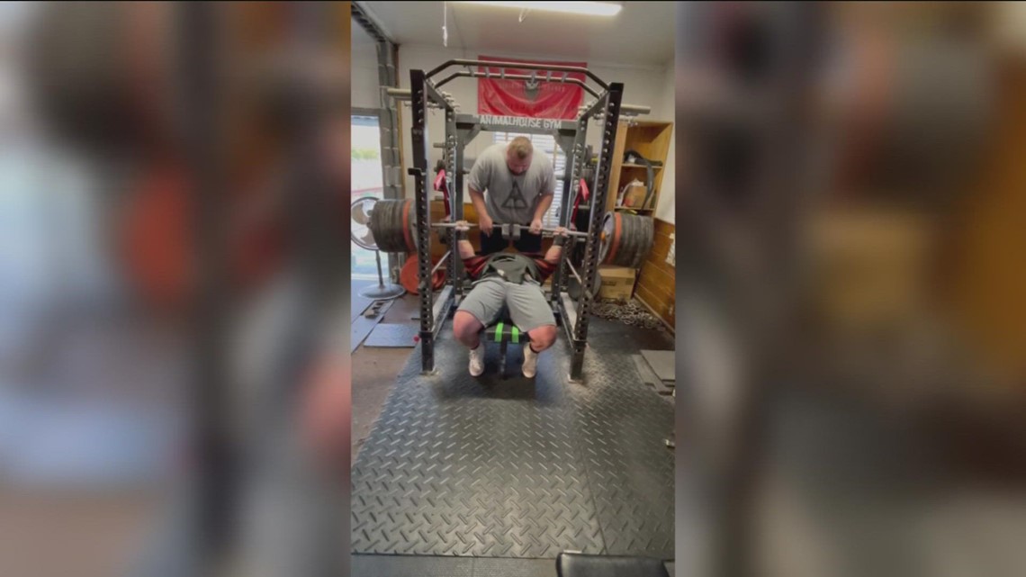 Oregon man bench presses 1,000 pounds | wtol.com