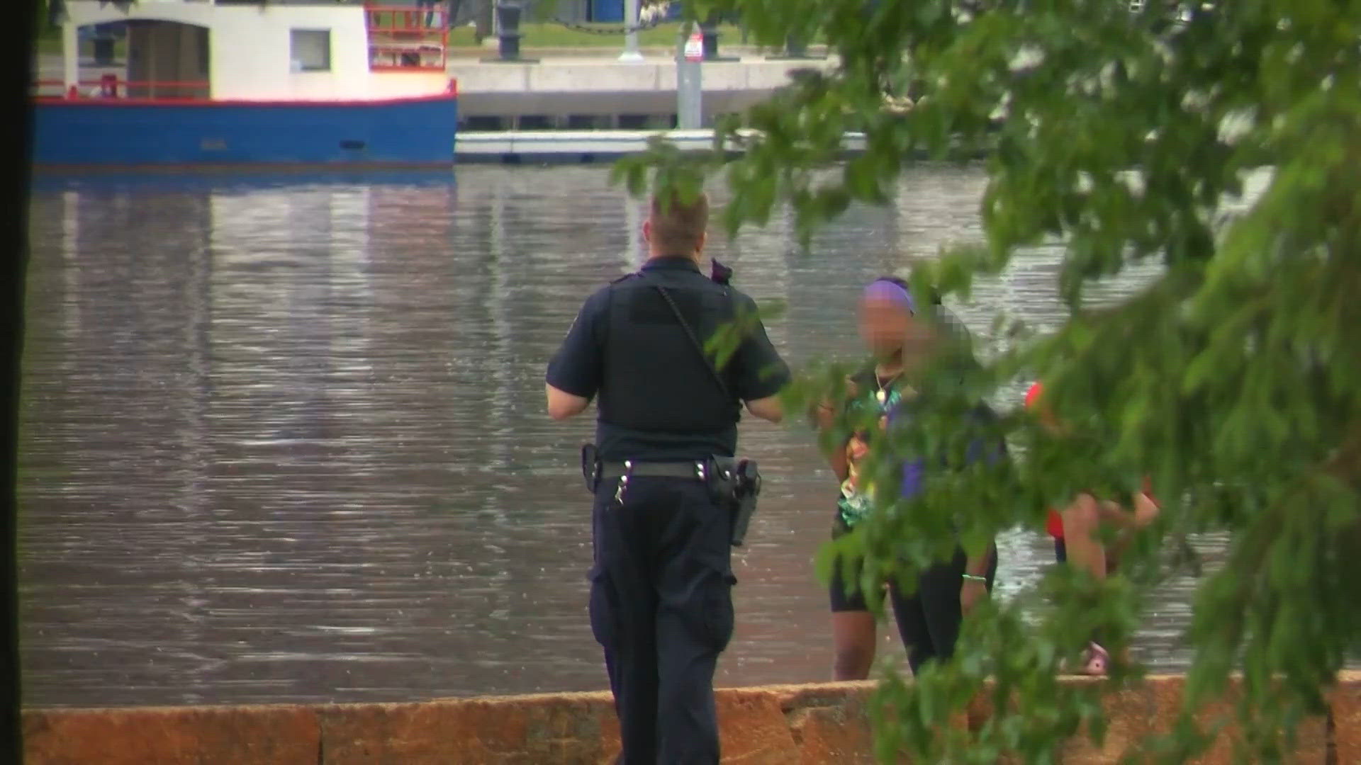 Kids fishing in east Toledo discover body in Maumee River | wtol.com