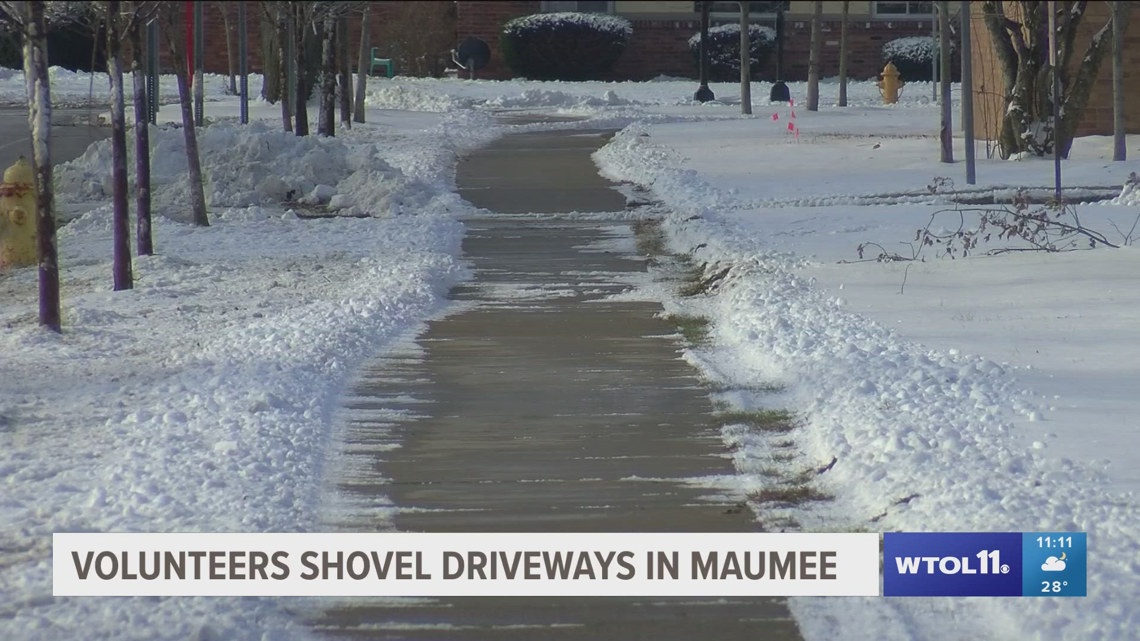 Maumee residents band together in snow-clearing effort | wtol.com