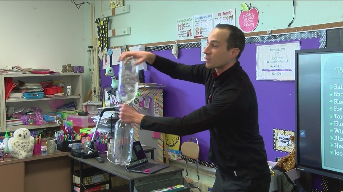 WTOL 11 Chief Meteorologist Chris Vickers teaches elementary kids ...