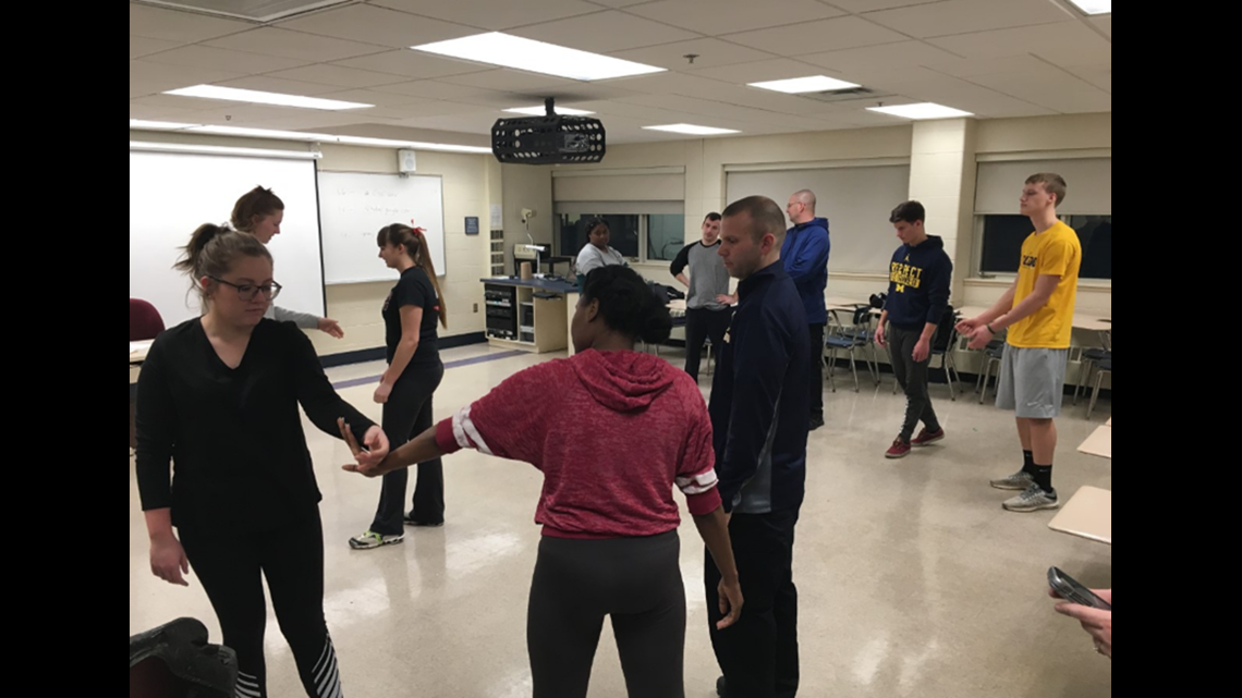 UT Students learn self defense in class | wtol.com