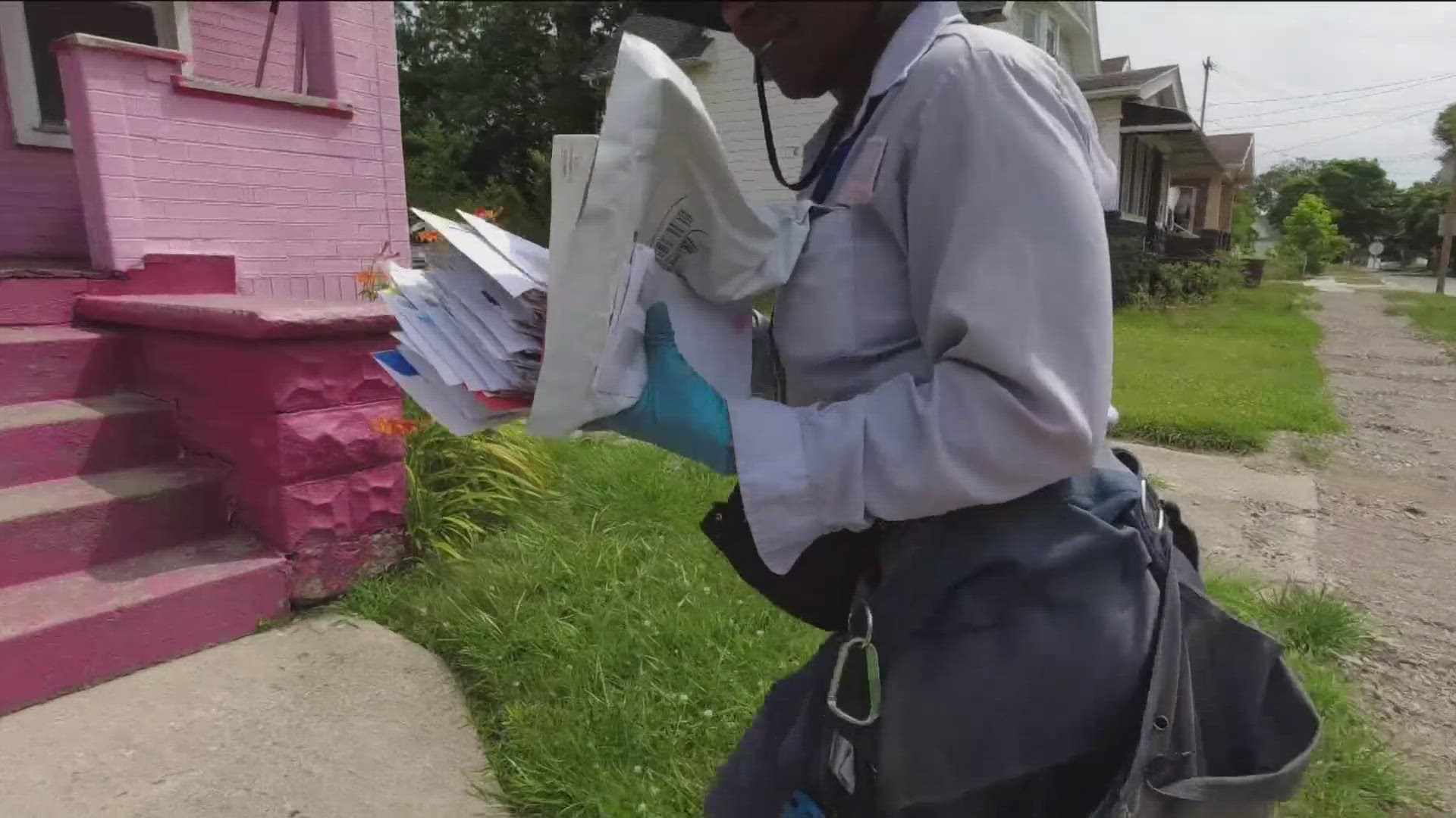 Toledo mail carriers push back on new route change | wtol.com