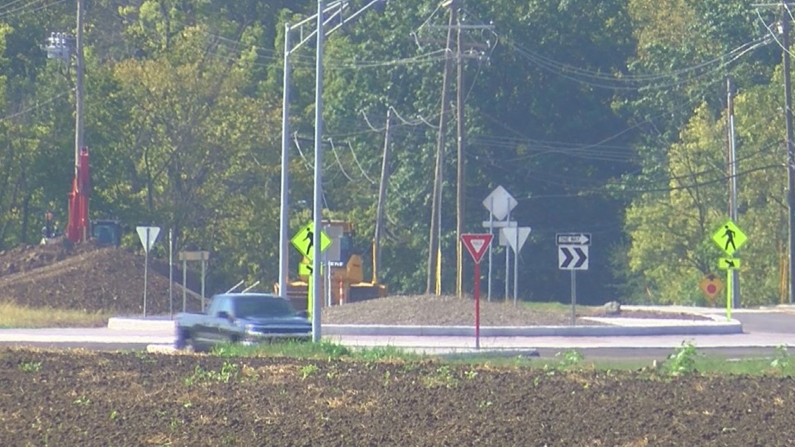 Safely navigating your way through a roundabout | wtol.com