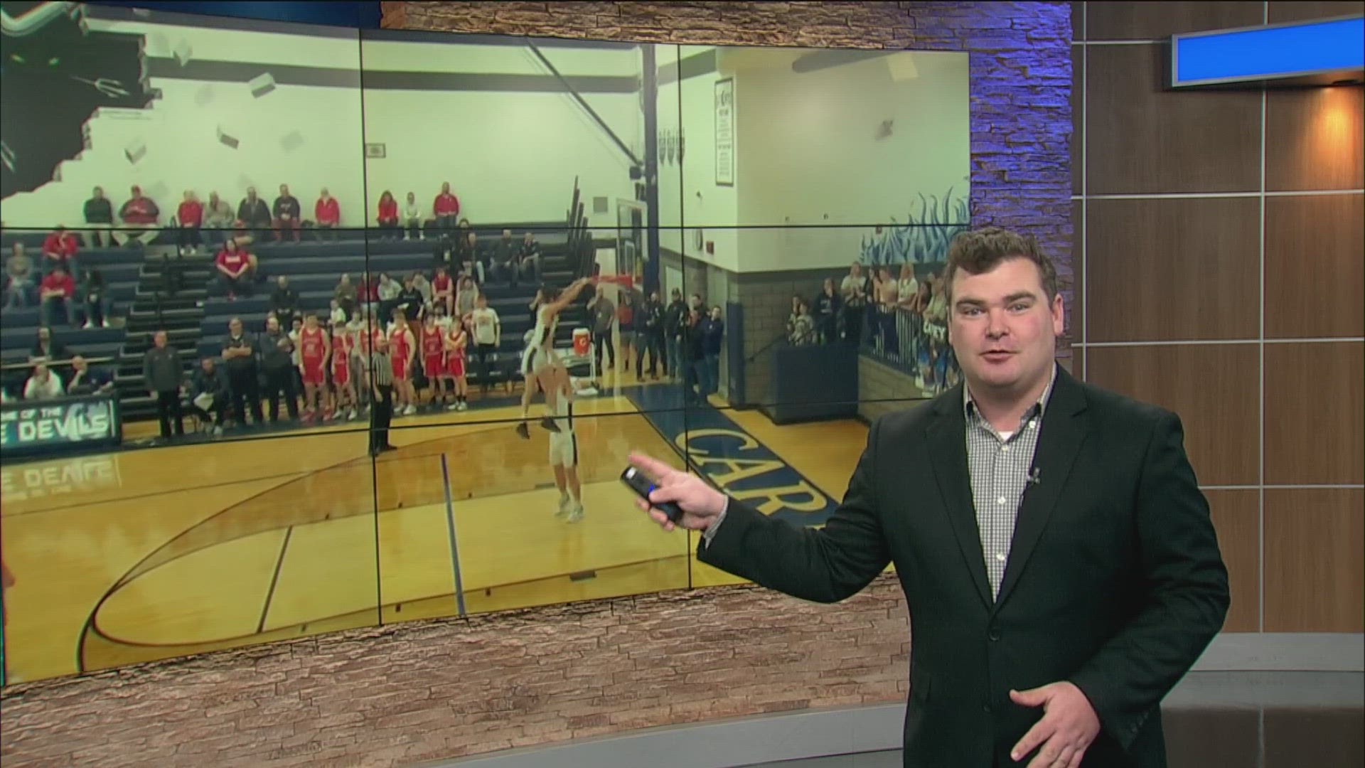 Basketball player gets lifted by teammates for dunk during game | wtol.com