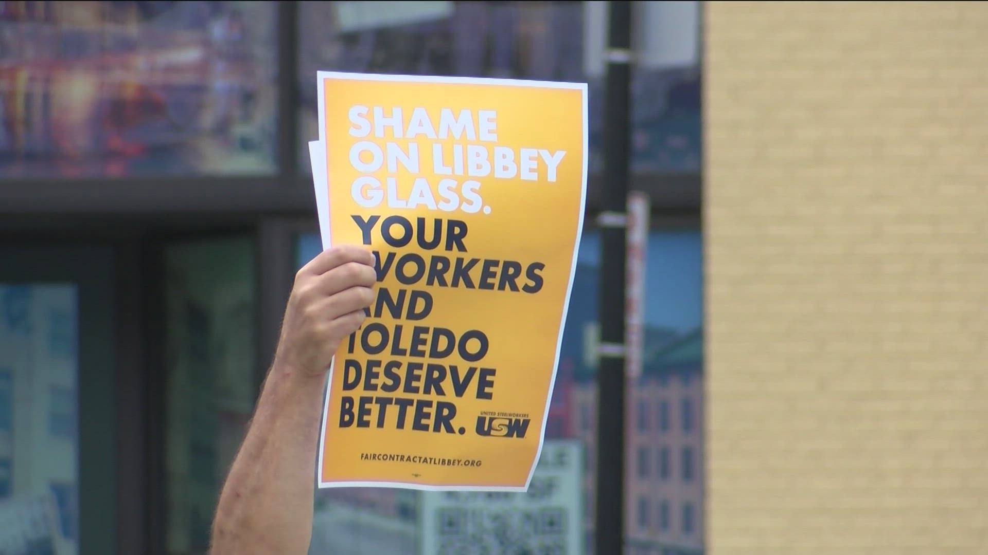 Trump-Epstein statue returns to National Mall | wtol.com