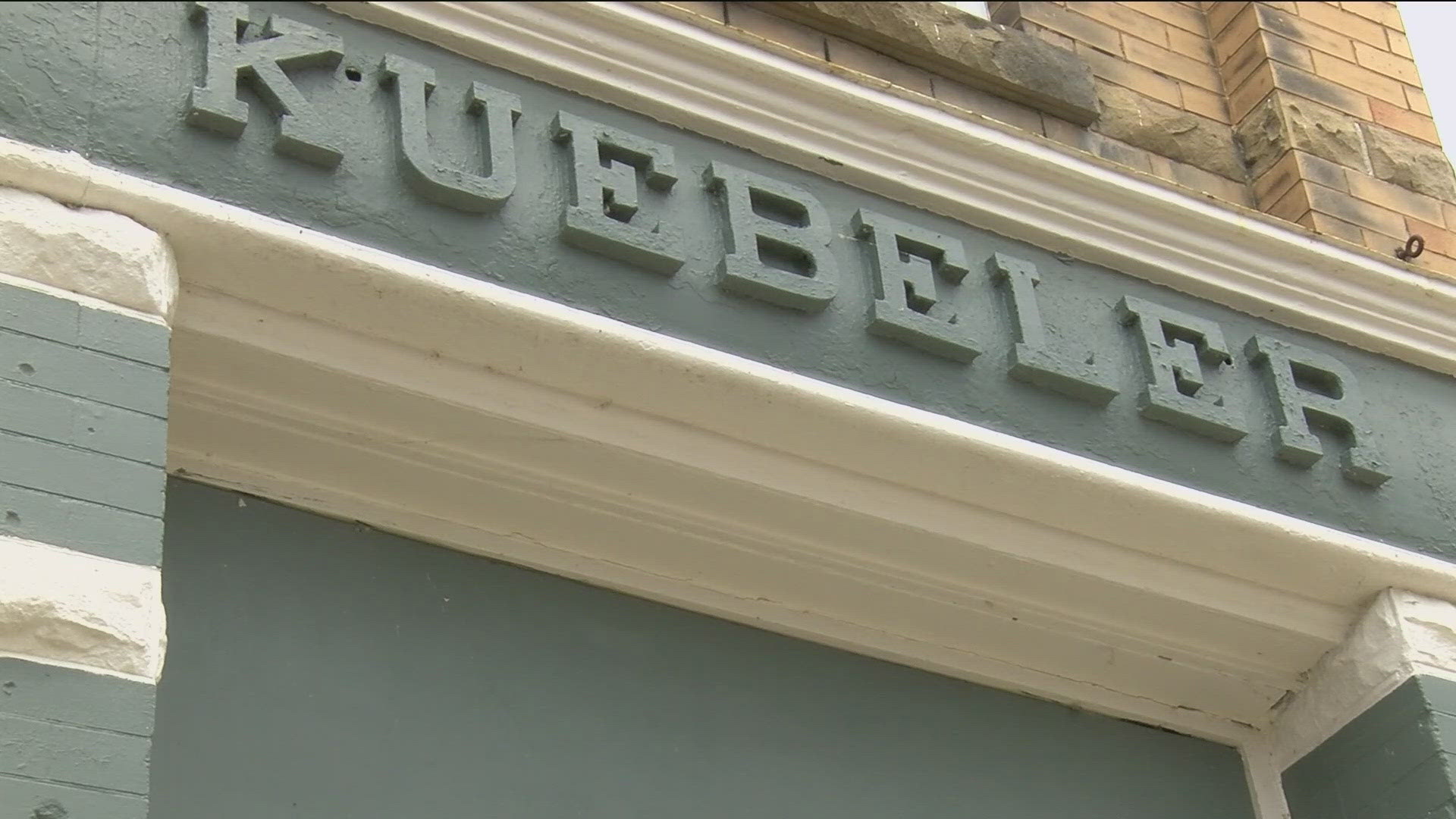 Historic Oak Harbor hotel to reopen as restaurant | wtol.com