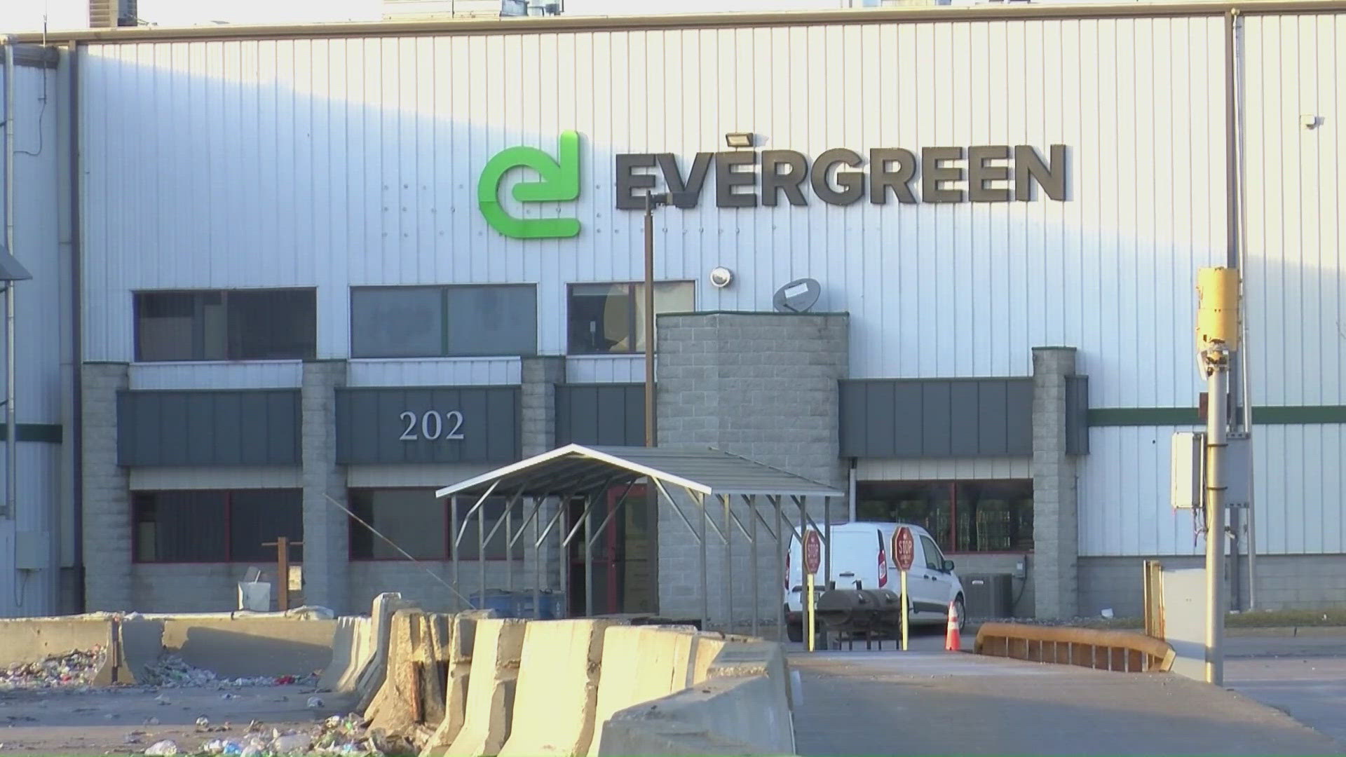 Evergreen Recycling employee reacts to plant's surprise closure | wtol.com