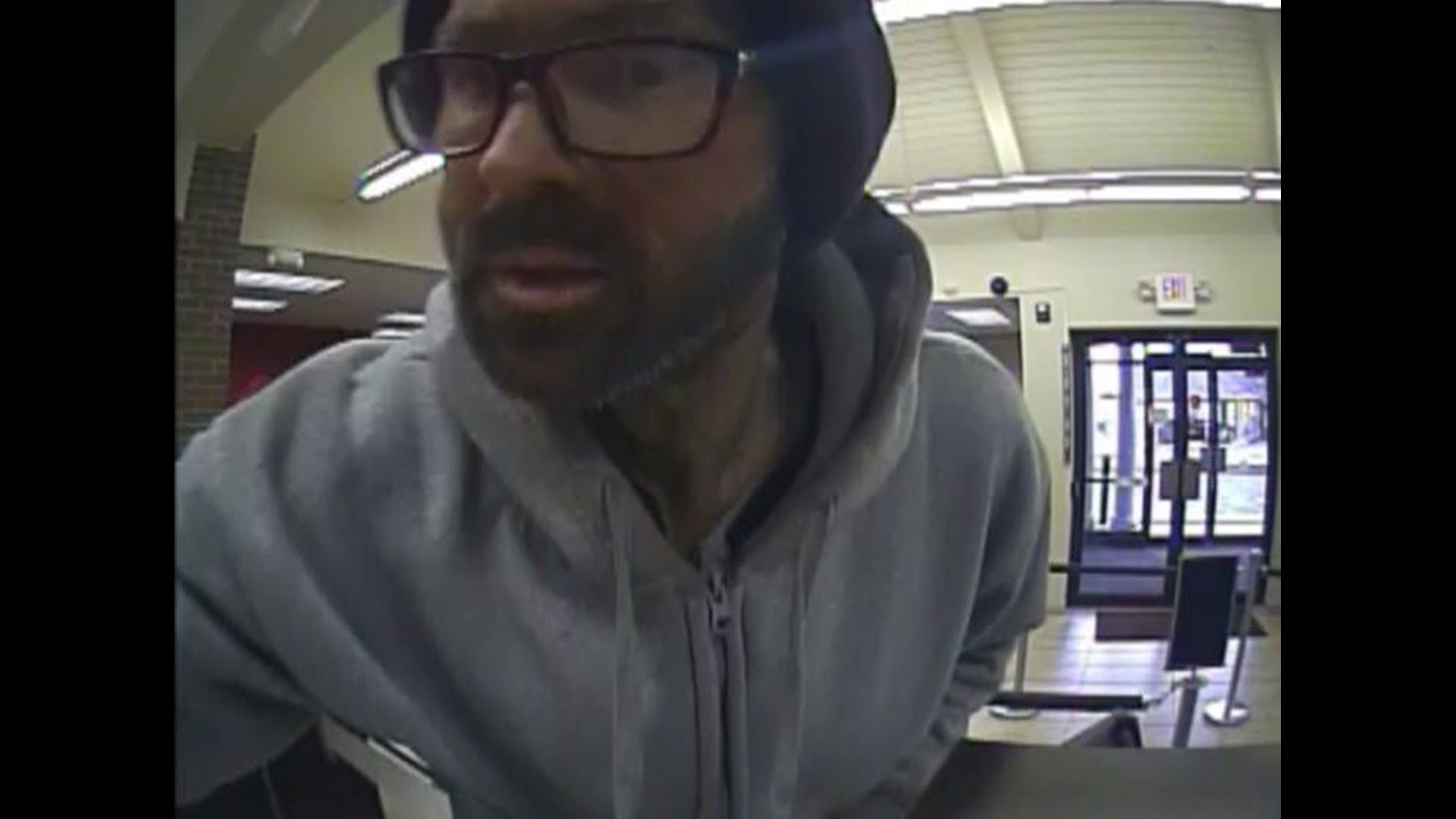 Police look for suspect of Key Bank robbery in Fremont | wtol.com