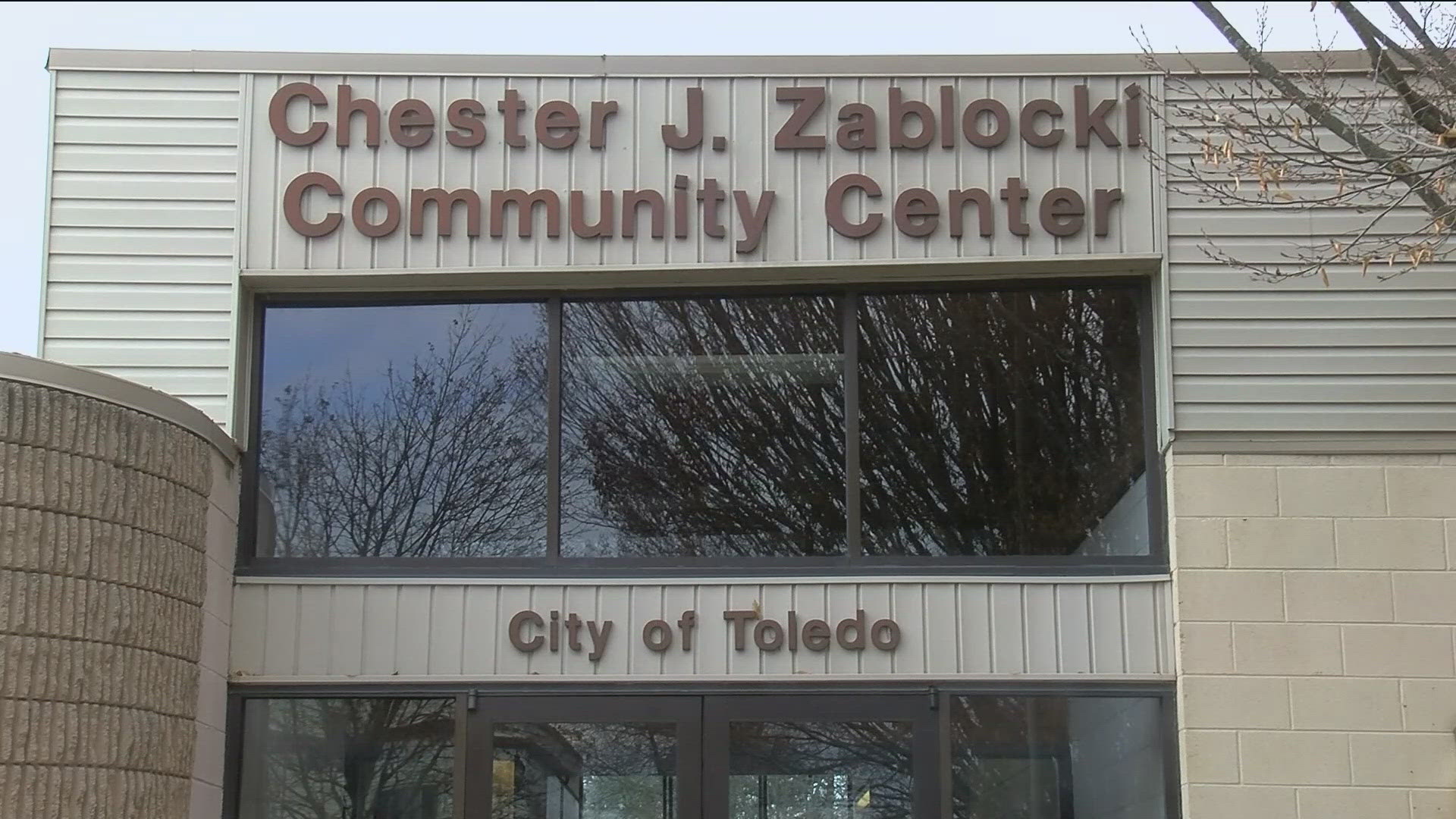 Zablocki Senior Center hosts farewell before YMCA move | wtol.com