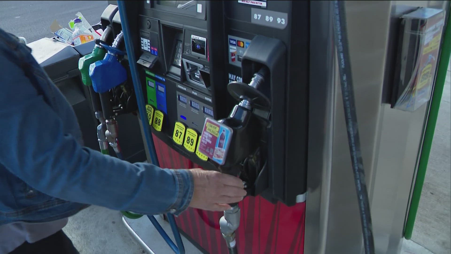 Gas prices: Toledo area sees decrease in price per gallon | wtol.com