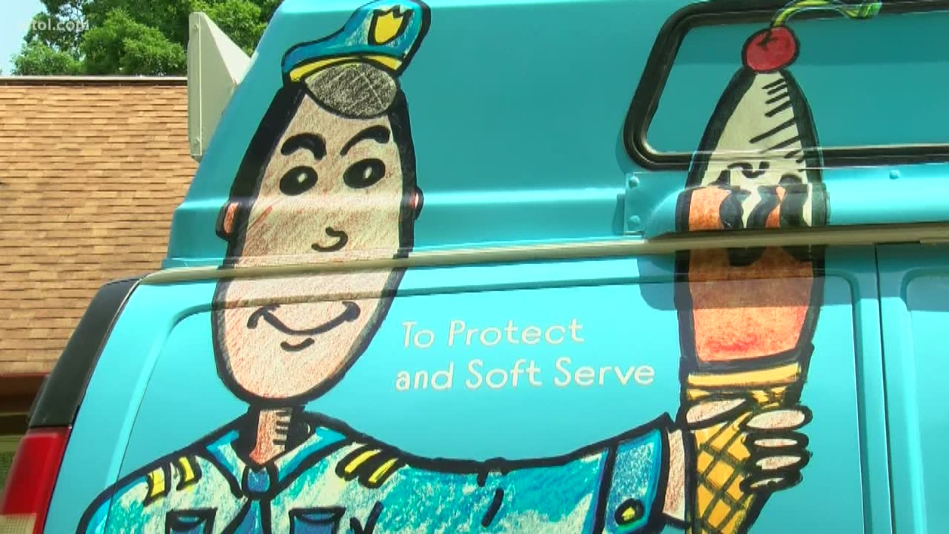 Toledo kids get free ice cream from police department's new truck ...
