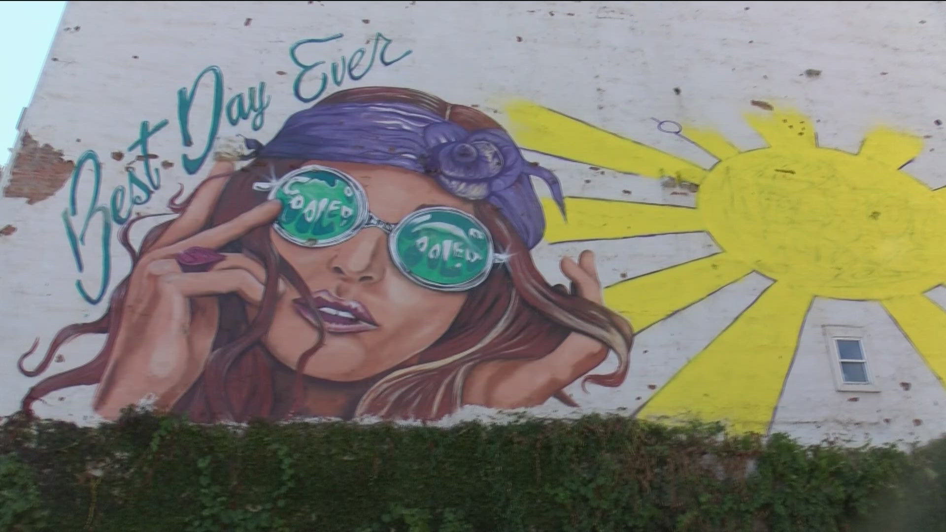 Toledo muralist spreads peace, color and good vibes | wtol.com