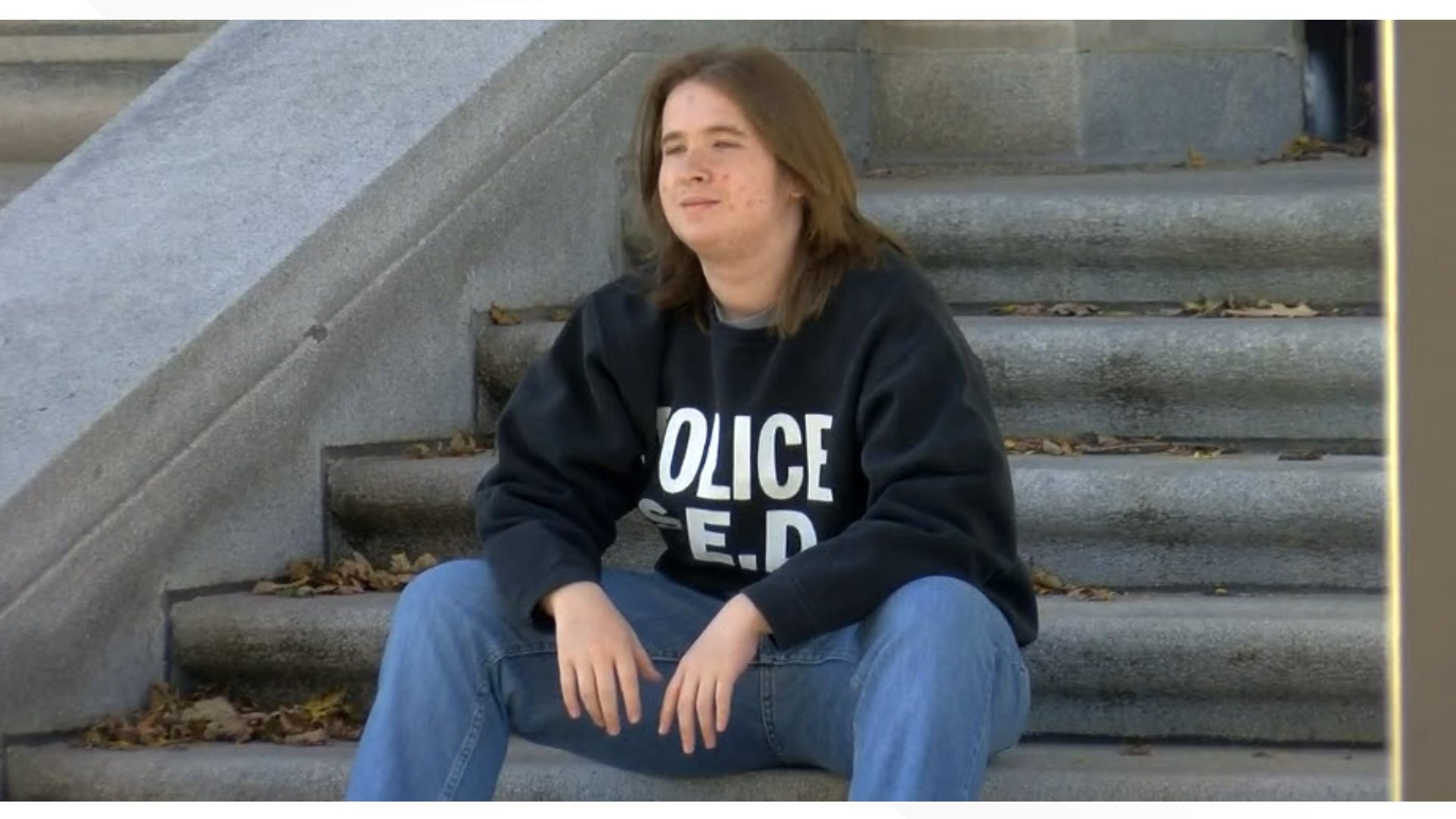 Toledo police officers join senior photos for slain detective son ...