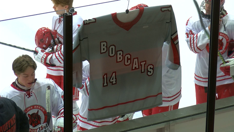 Bowling Green High School hockey team remembers late coach | wtol.com