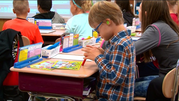 Only On 11: Students learn sign language to help a classmate fit in ...