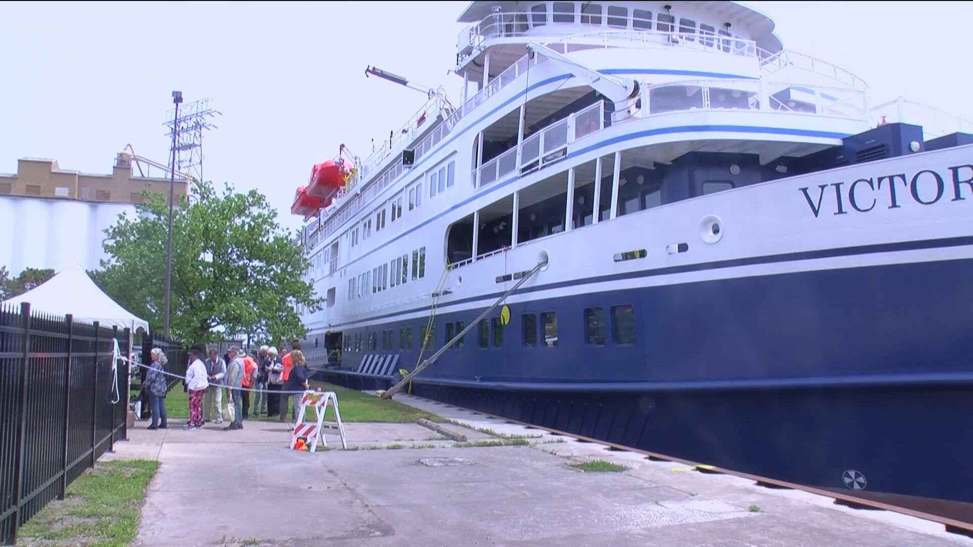 City leaders celebrate first cruise ship Toledo port call in decades ...