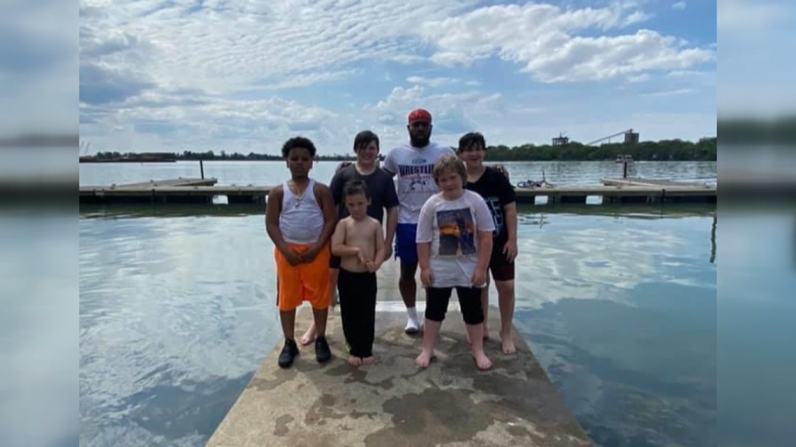 Sandusky football star Terion Stewart saves boys from drowning | wtol.com