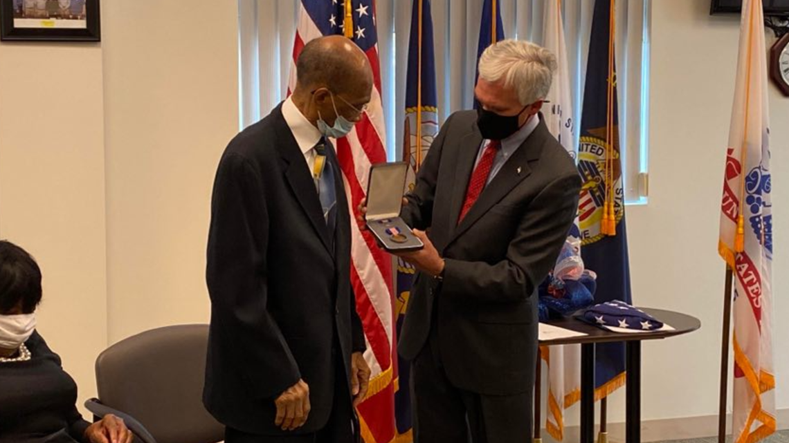 Veteran receives medal 64 years after saving fellow soldier | wtol.com