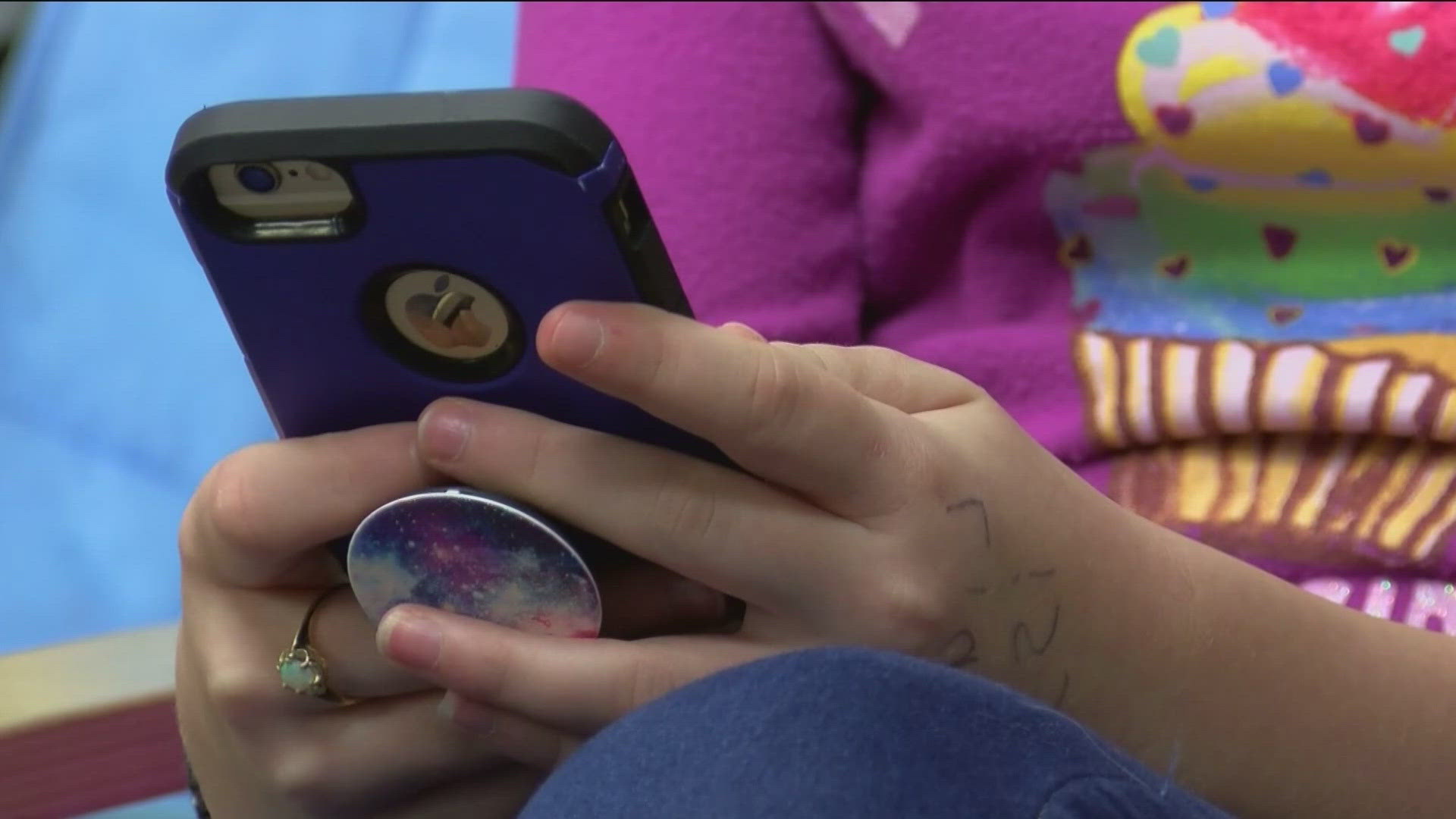 What’s the right age to give a child a cell phone? | wtol.com