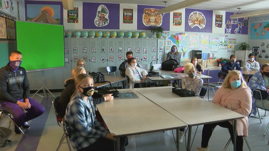Swanton Middle School creates new journalism elective class | wtol.com