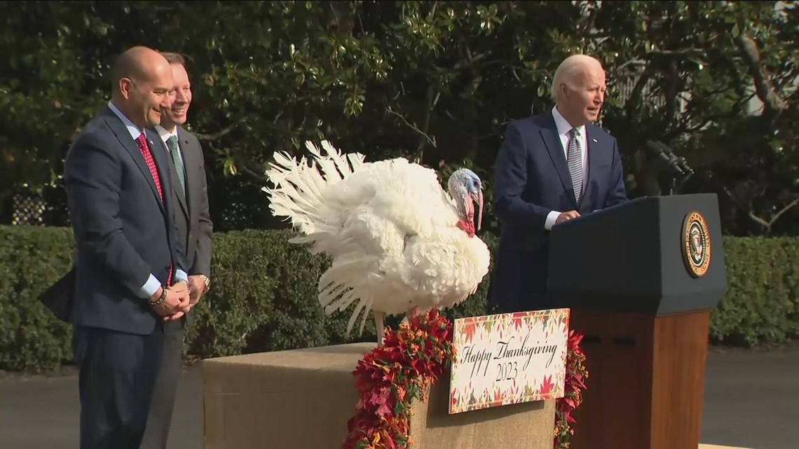 Gobble, gobble! Turkeys pardoned at the White House | wtol.com