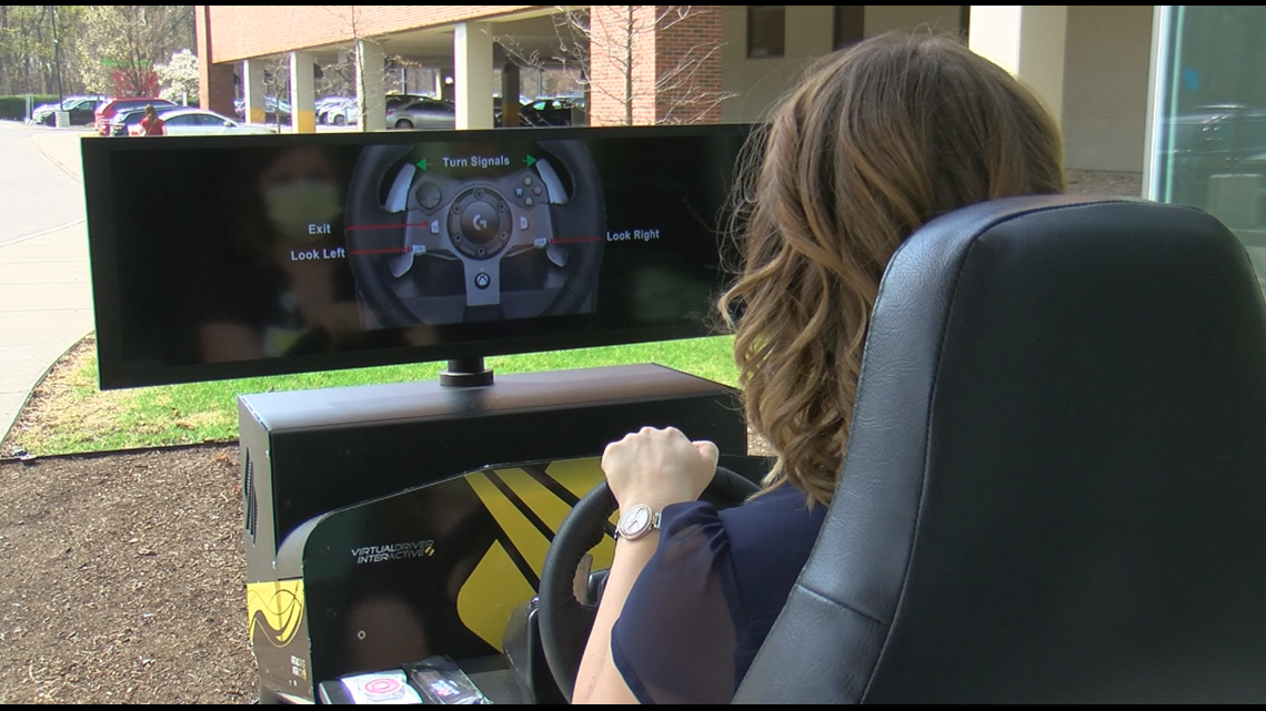 Dangers of distracted driving exposed with interactive simulator | wtol.com