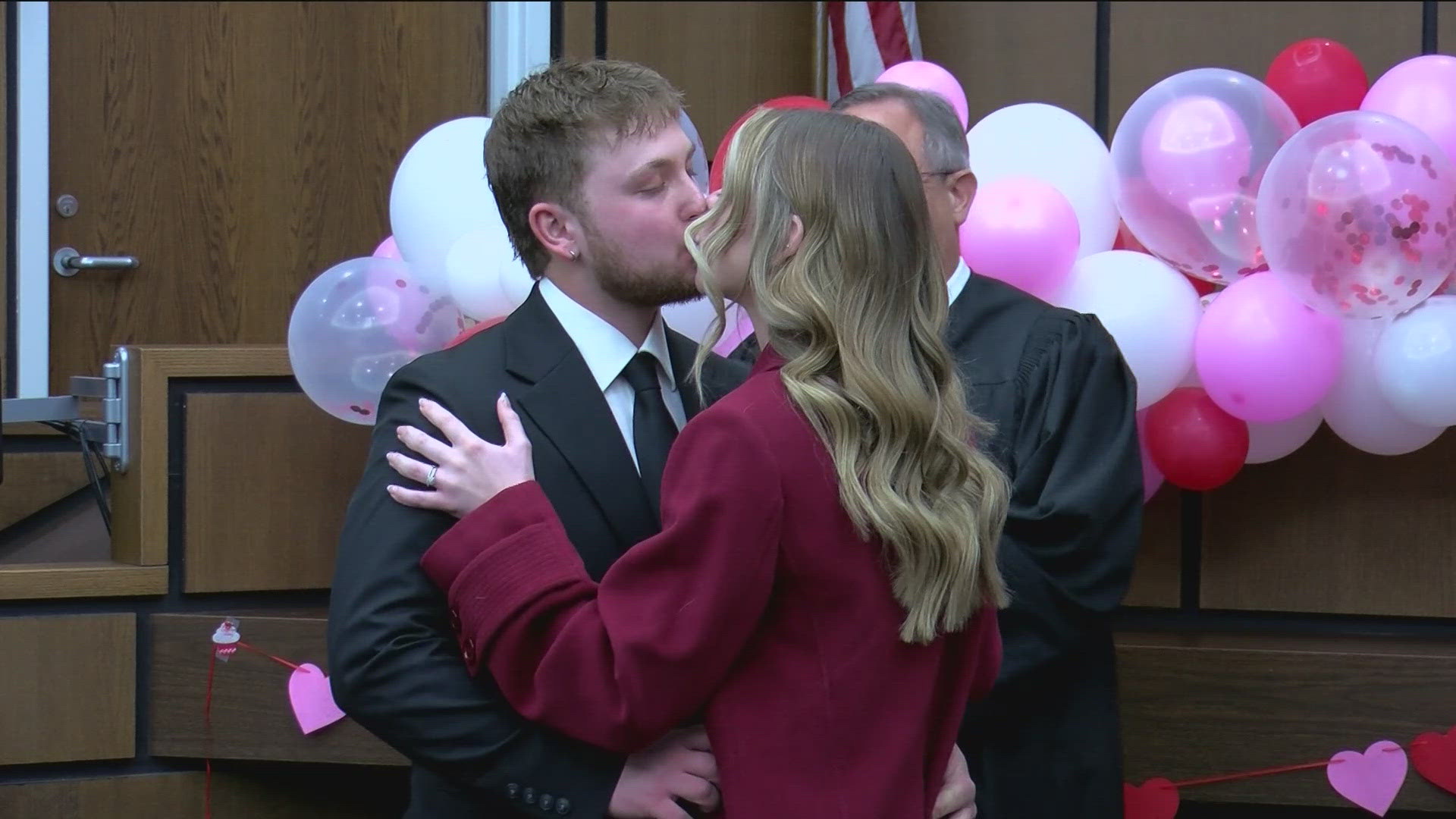 Couples tie knot on Valentine's Day at Perrysburg court | wtol.com