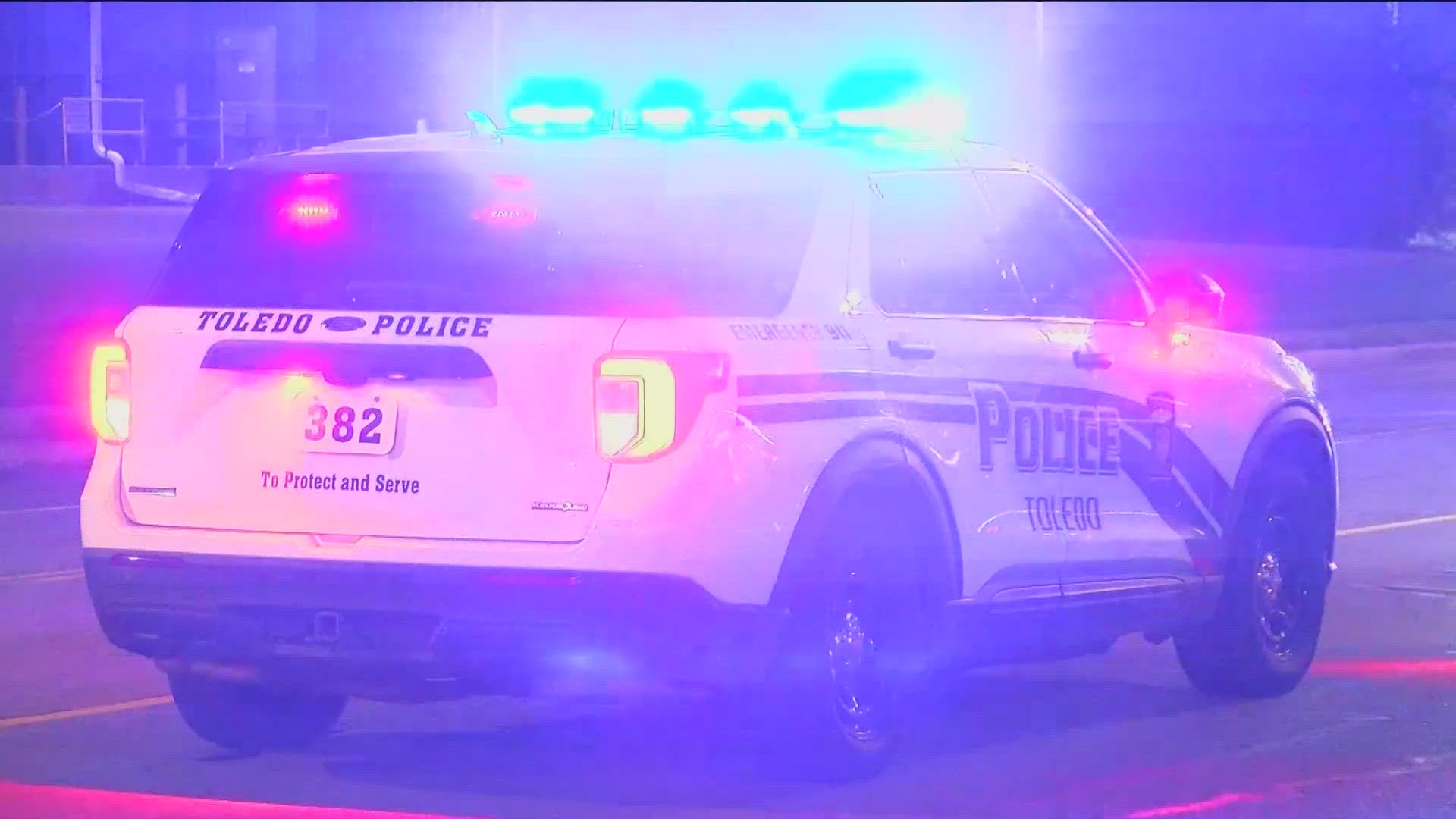 Two people killed in an overnight crash in east Toledo | wtol.com