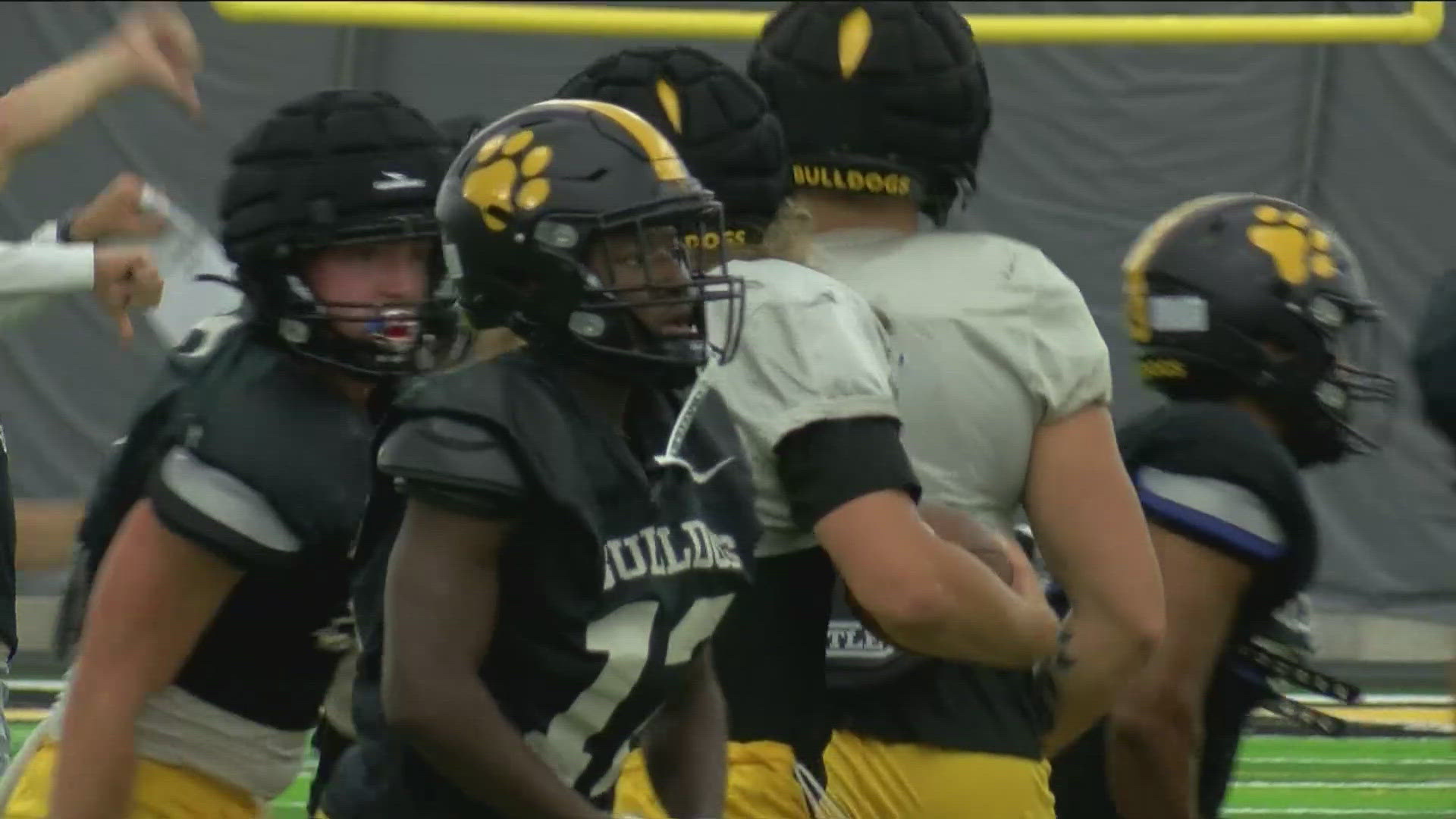 Adrian stuns Valparaiso 10-7 in thrilling season opener | wtol.com