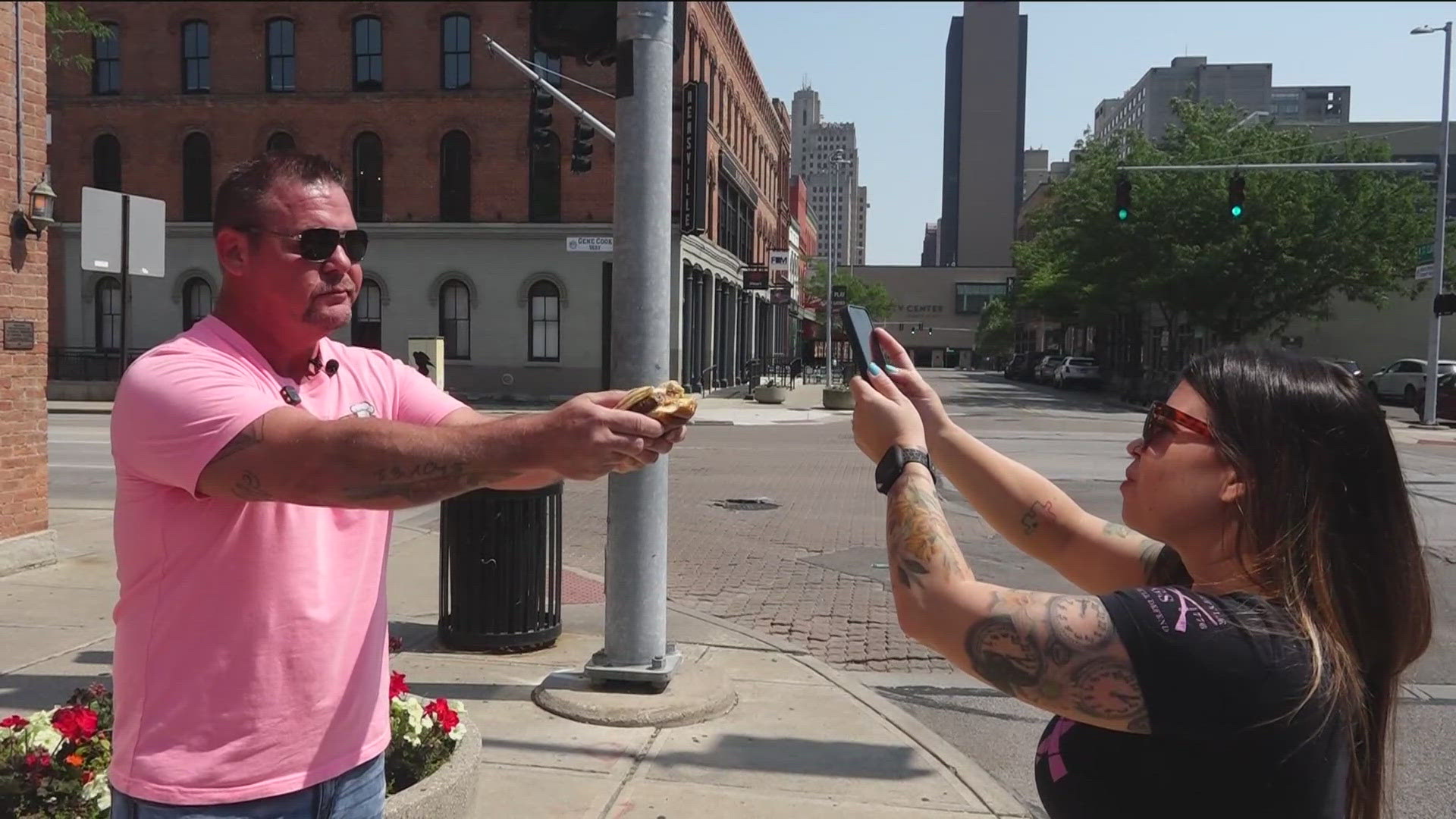 Burger Review Guy goes viral in northwest Ohio for local hamburger ...