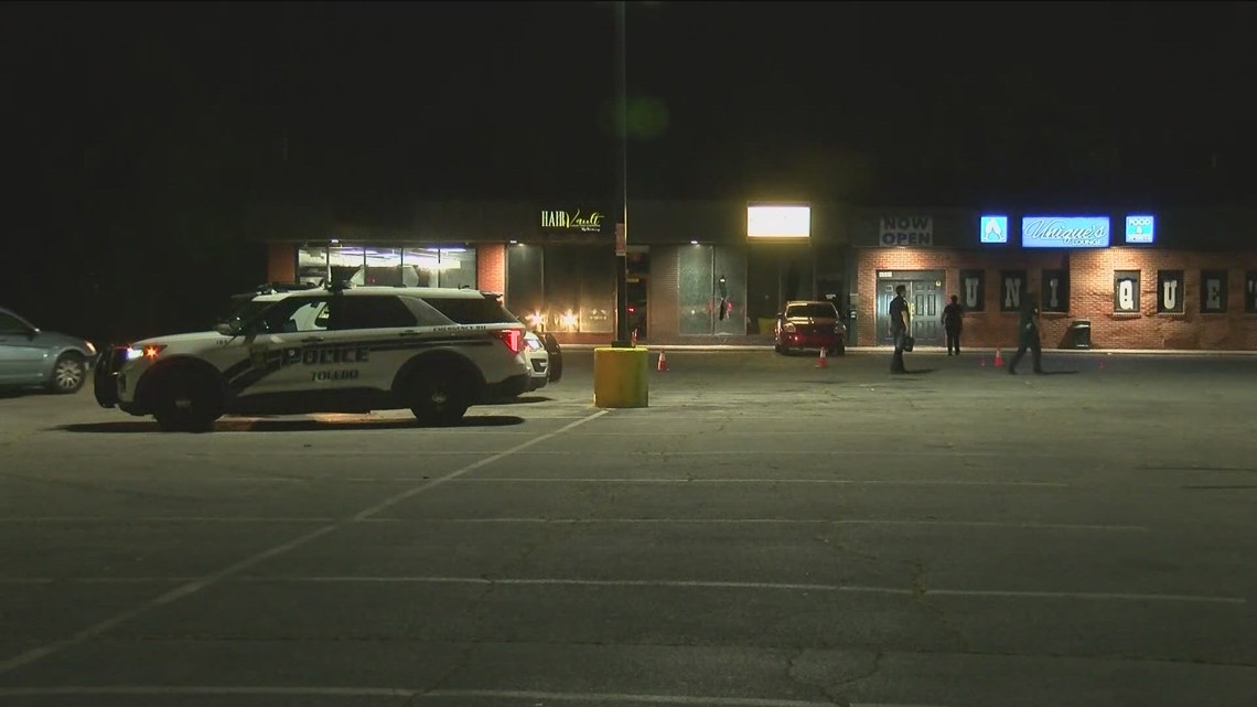 Police: 'Several dozen' shots fired at west Toledo strip mall ...