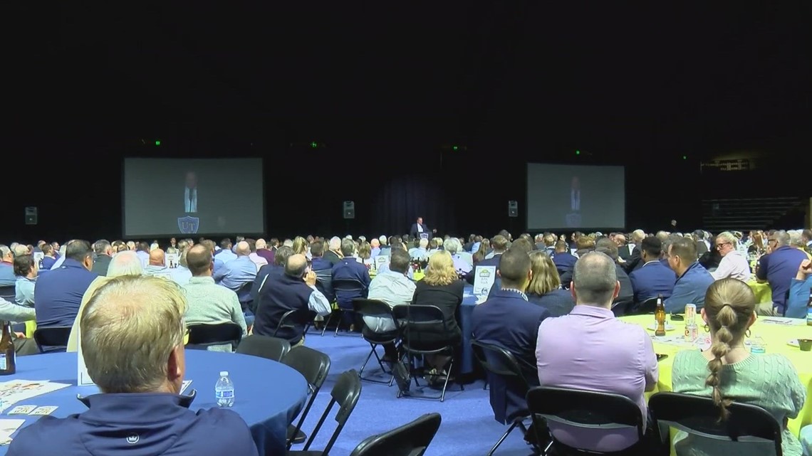 Basketball Hall of Famer Tom Izzo speaks at UToledo Savage Arena | wtol.com
