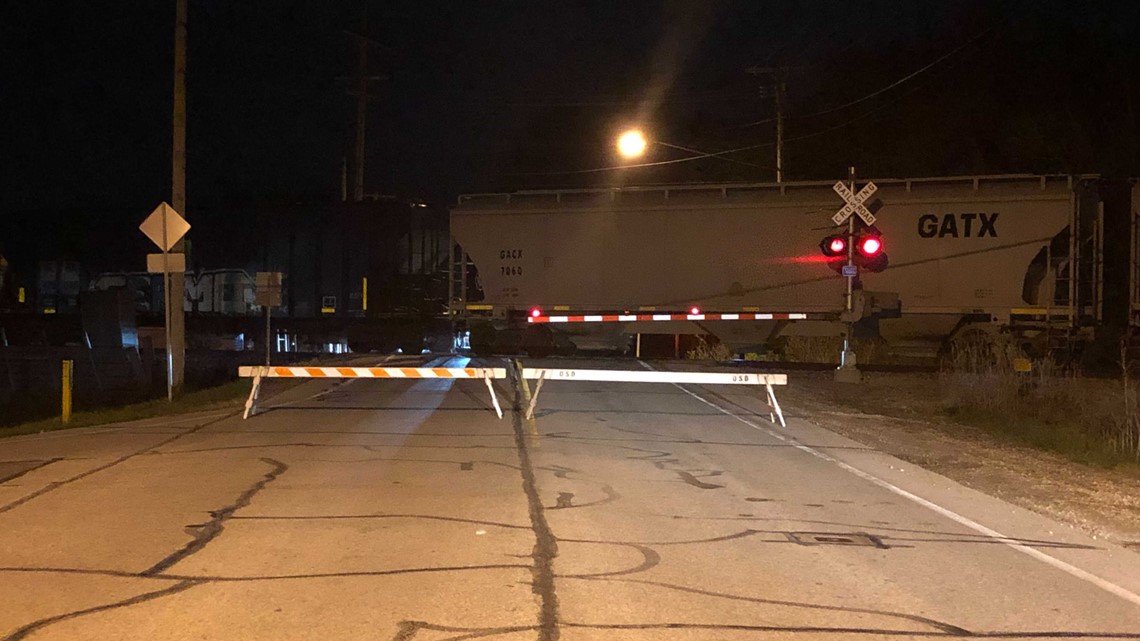 Train derailment blocks Wynn Road Crossing in Oregon; detours posted ...