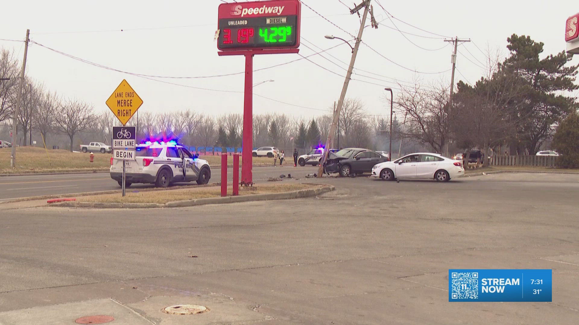 Car vs pole closes South Detroit Ave. near Arlington Ave. | wtol.com