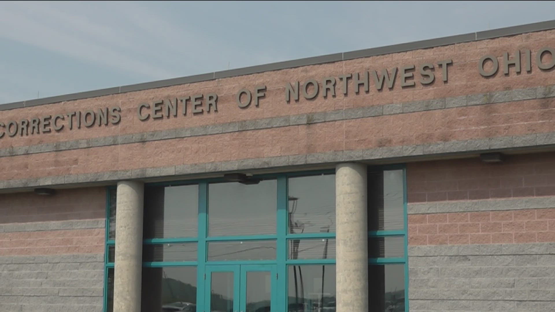 Lucas County Commissioner tours ICE detention facility at CCNO | wtol.com